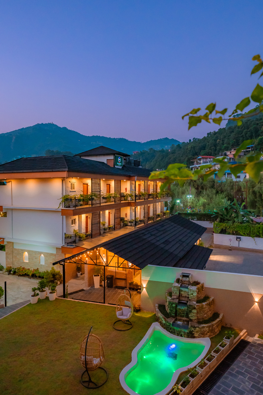 Majestic Lake Front | Luxury Lakeside Resort & Spa